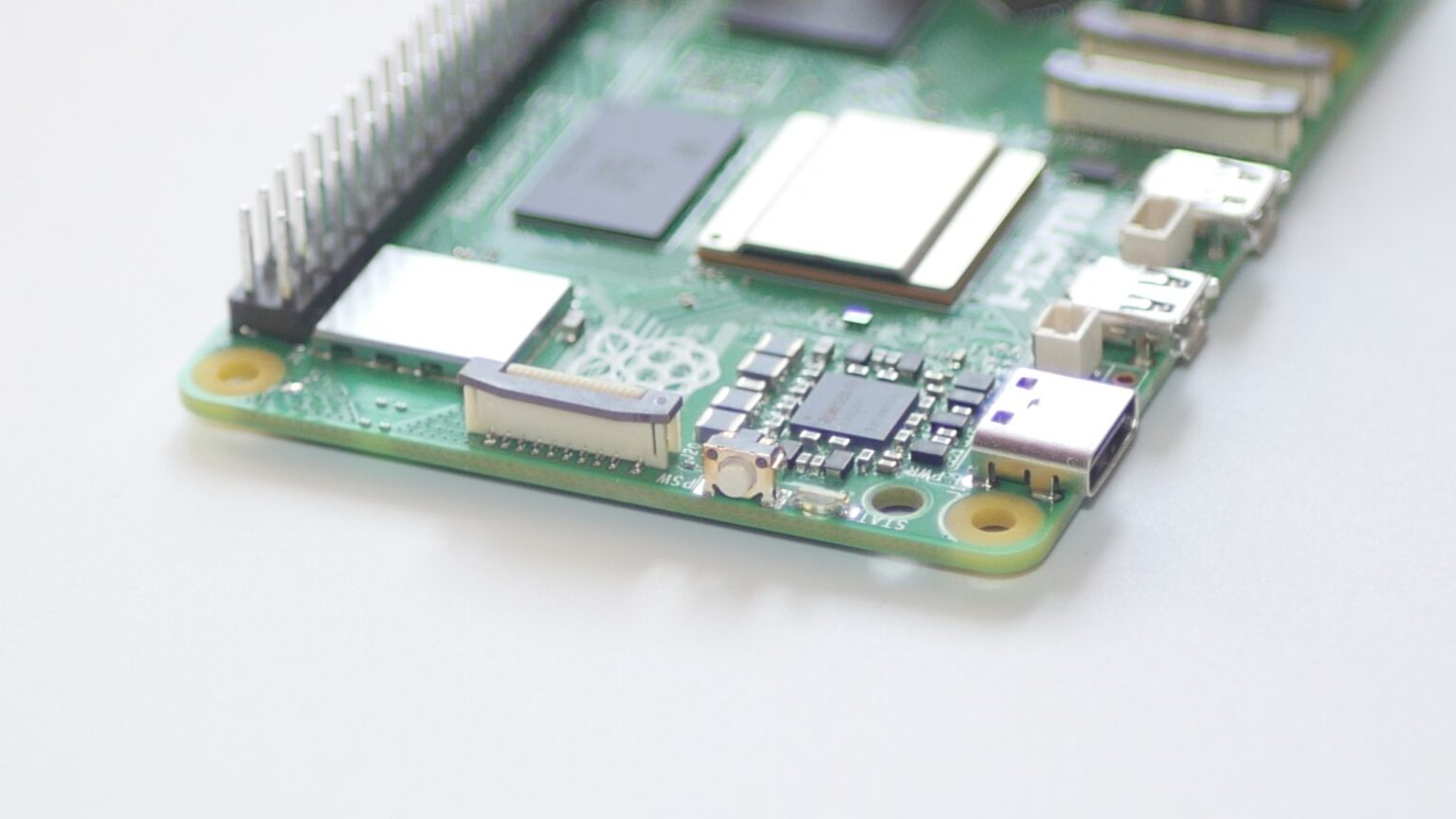 Raspberry Pi 5とは：ラズパイ4との違い・スペック比較レビュー | Semi Maker